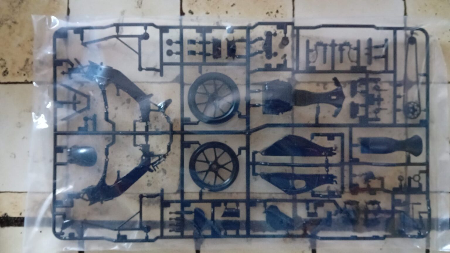 Maqueta Tamiya Yamaha YZR-M1 ’04 No.46/No.17 (INTRUCCIONES COPIA ...